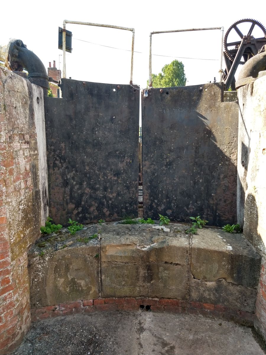 Restoration of Upper Part of Welshpool Town Lock - Shropshire Union ...